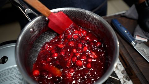 How to Make Delicious and Easy Cranberry Sauce from Scratch