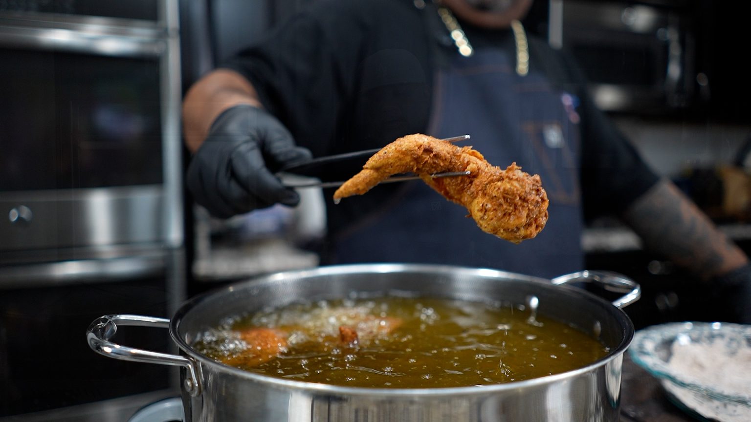 Juicy & Crispy Fried Chicken Wings: A Flavor Fiesta - Smokin' and ...