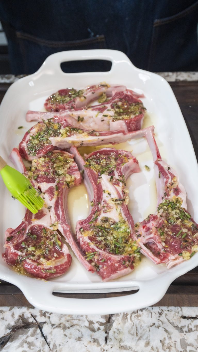 Delicious and Easy Garlic and Rosemary Lamb Chops Recipe - Smokin' and ...