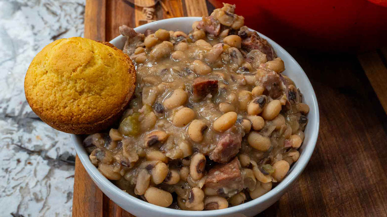Black Eyed Peas: The Perfect Southern Comfort Food - Smokin' and ...